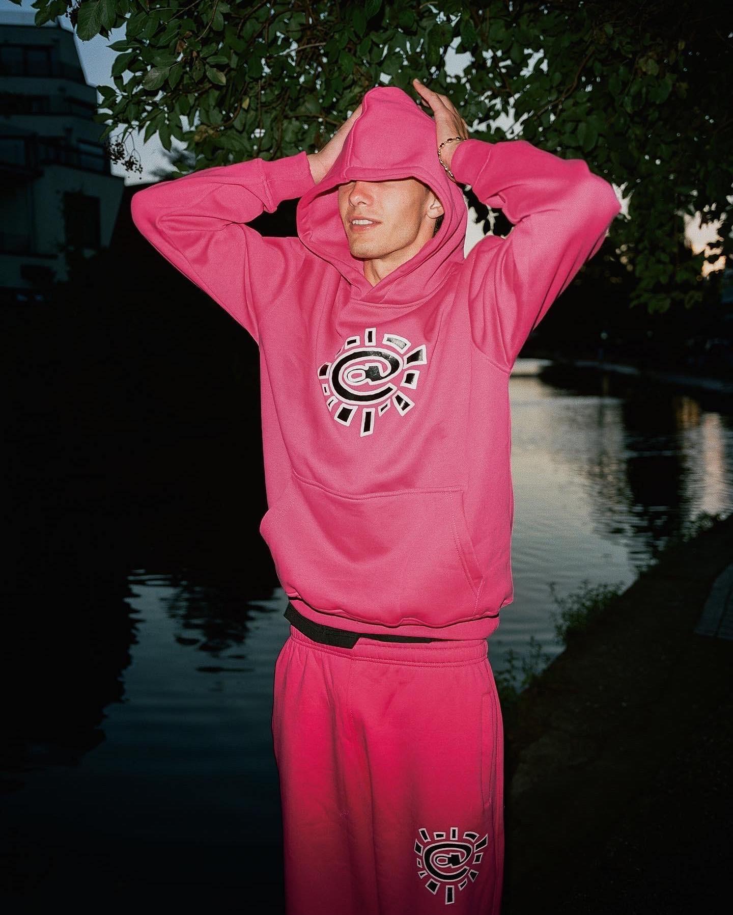 A simple look at Always do What You Should do tracksuit